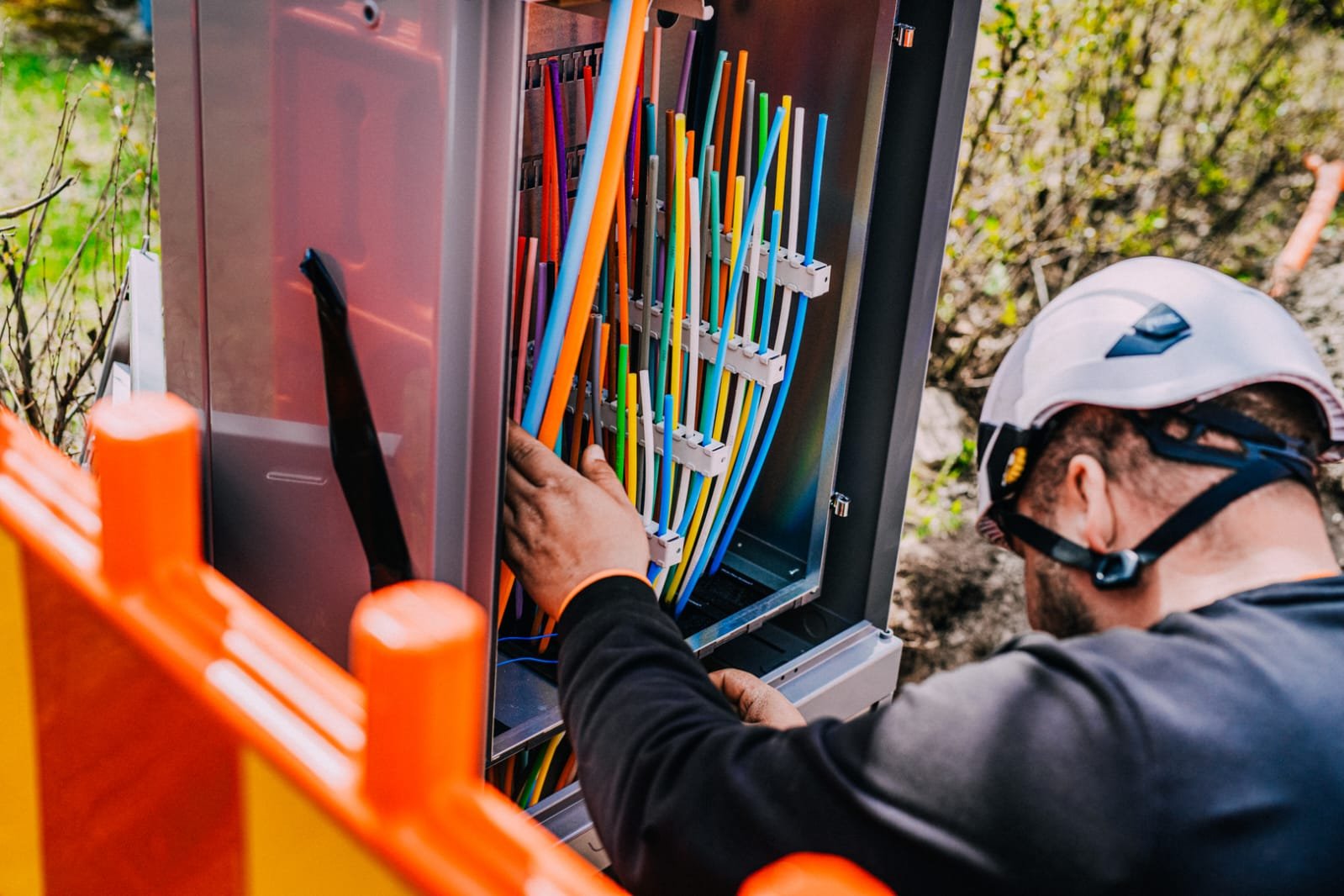 Elisa Oyj Launches World’s First 800ZR Coherent Services with Juniper ...